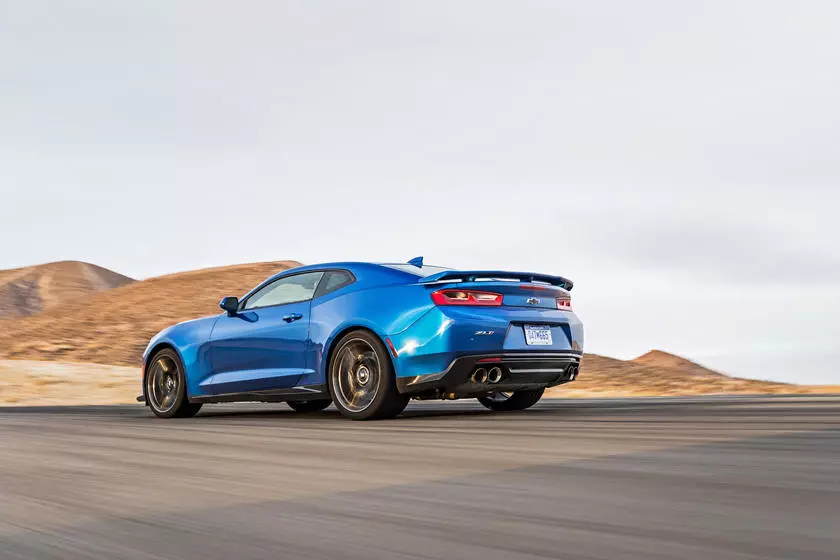 2017-2020 Chevrolet Camaro ZL1 Coupe Malantaŭvida Veturado