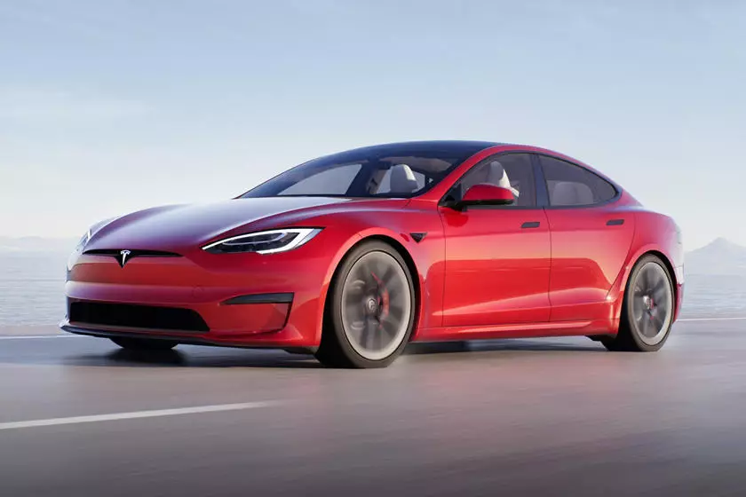2021 Tesla Model S Plaid Front View ຂັບລົດ
