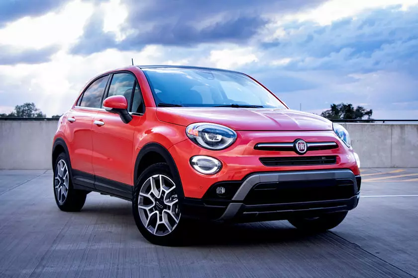 2016-2021 FIAT 500X кроссовердің алдыңғы бұрыштық көрінісі