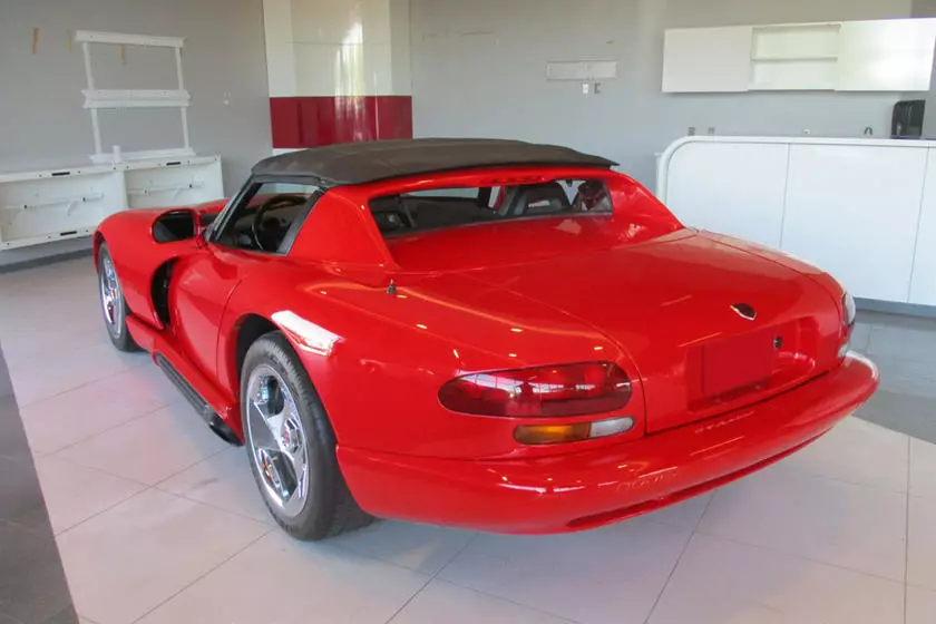 Chiếc Dodge Viper hiếm hoi trong năm đầu tiên này hầu như chỉ được lái 17743_2