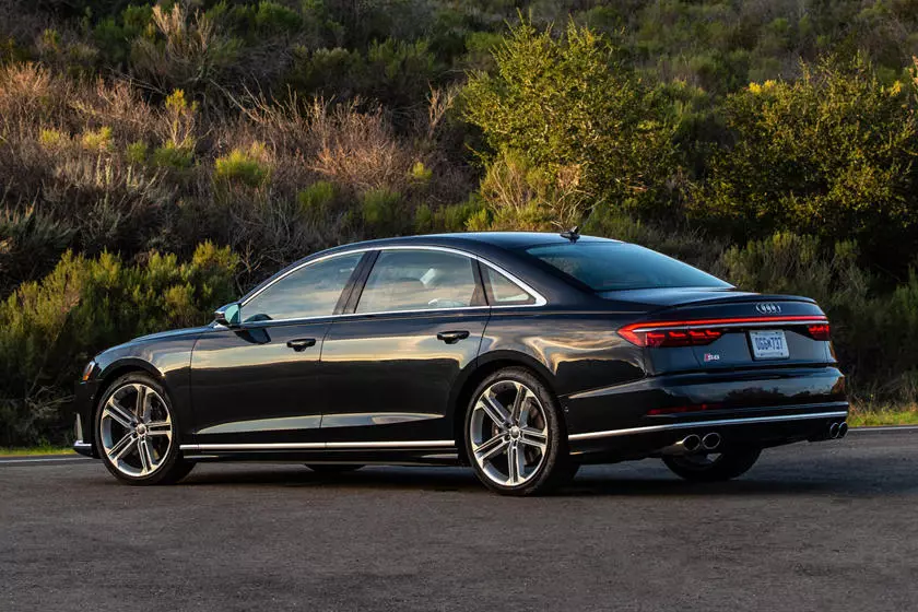 2020-2021 Audi S8 පසුපස දසුන