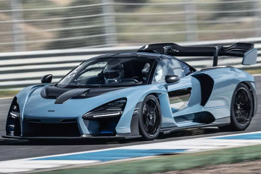 2019 McLaren Senna edestä ajoa