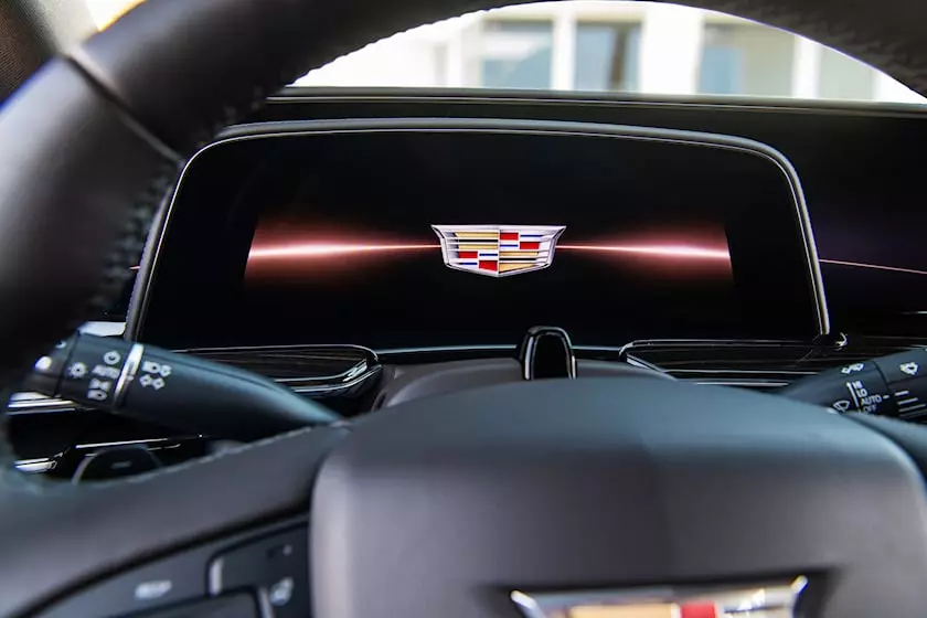 Visor de instrumentos do motorista do Cadillac Escalade 2021-2022