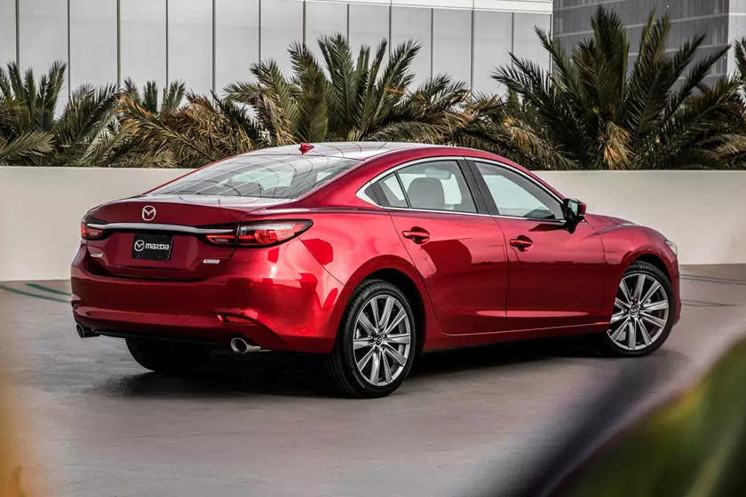 2018-2020 Mazda 6 Sedan поглед на задниот агол