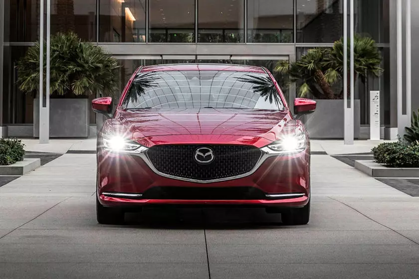 Vista frontal do Mazda 6 Sedan 2018-2020