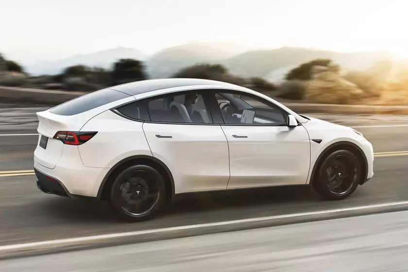 2020-2021 Tesla Model Y ការបើកបរទិដ្ឋភាពចំហៀង