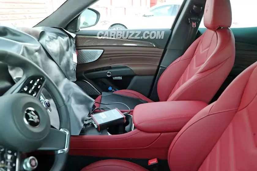 Ang Bagong Maserati Grecale Teaser ay Nagpapakita ng Napakalaking Touchscreen 18026_6