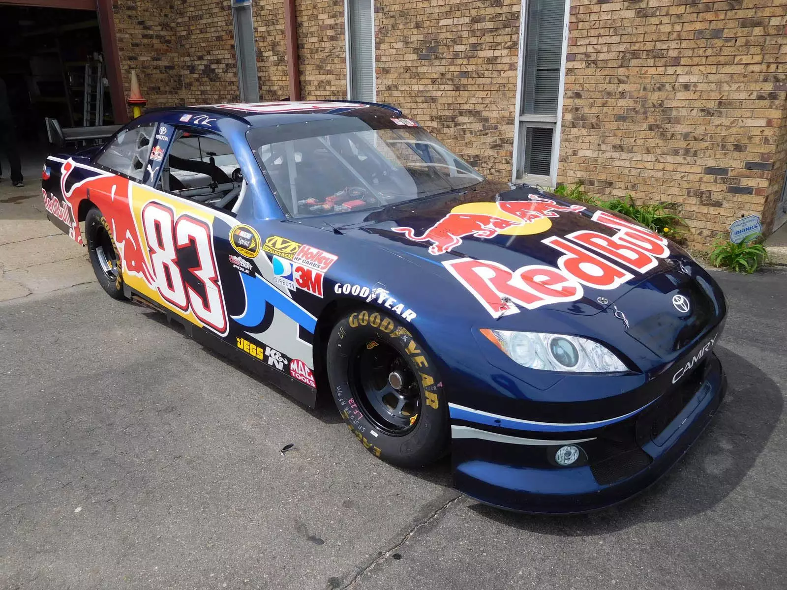 මෙම Authentic NASCAR Stock Car එක $35,000 කේවල් කිරීමකි