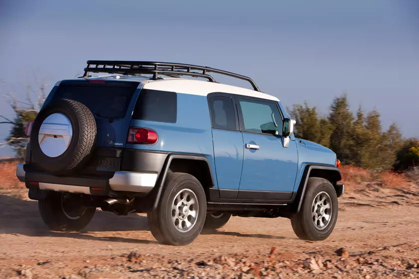 2011-2014 Toyota FJ Cruiser Rear View Driving