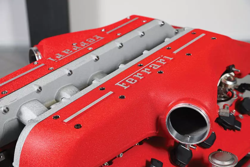 Воплотите свою мечту о замене двигателя с этим Ferrari V12 18098_4