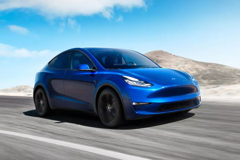 Vista frontal do Tesla Model Y 2020