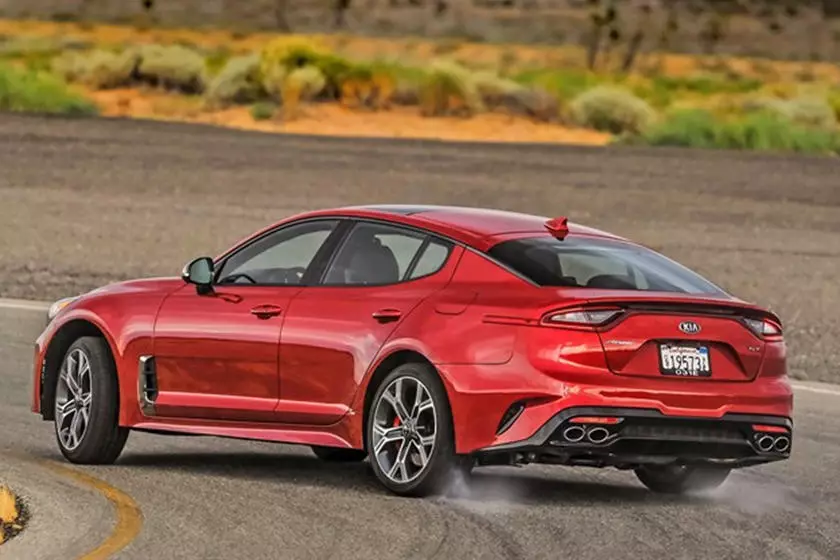 Kia Stinger 2018-жылы тиштенип калганбы? 18136_2