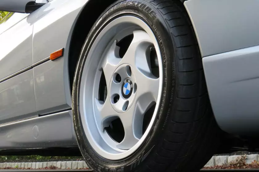 અલ્ટ્રા-રેર BMW 850CSi $147,000 માં વેચાય છે 18147_6