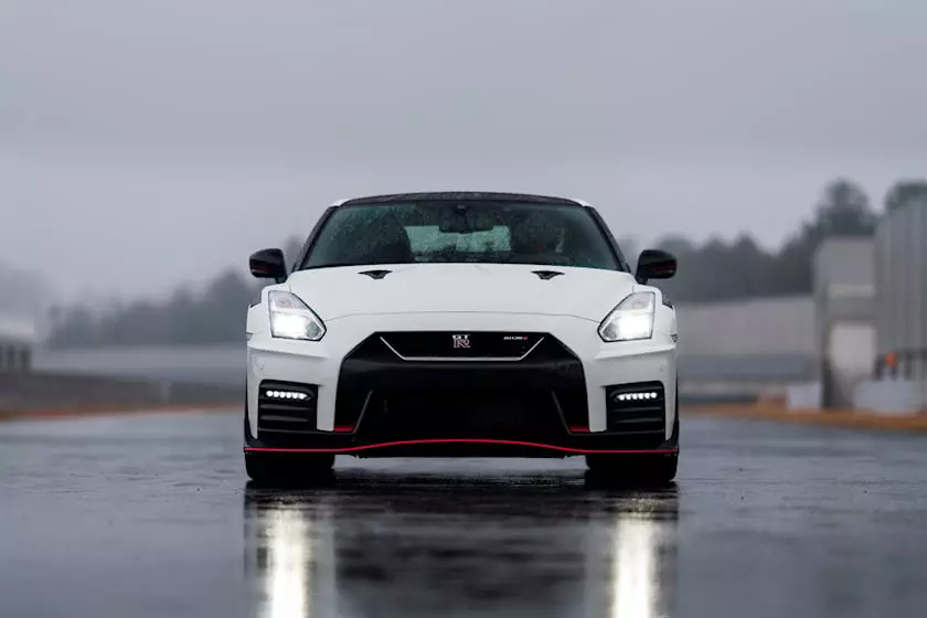 2020-2021 Nissan GT-R NISMO, вид спереди