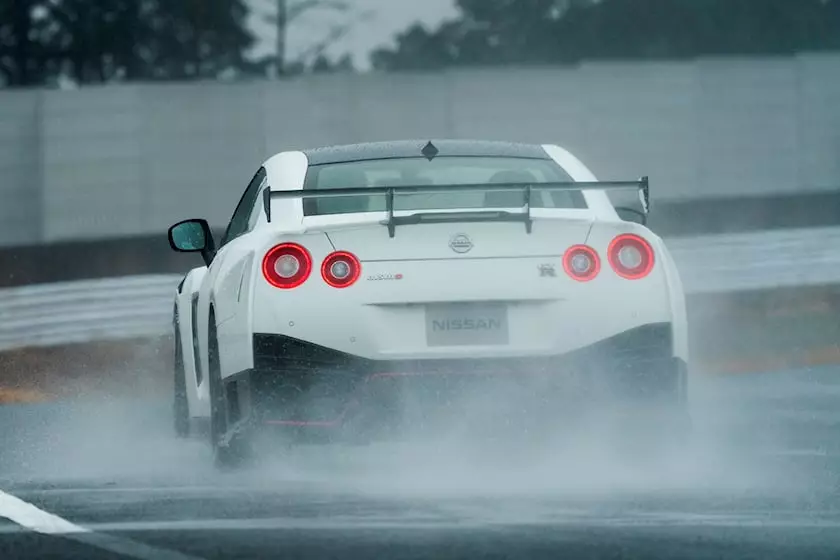 2020-2021 Nissan GT-R NISMO Burnout