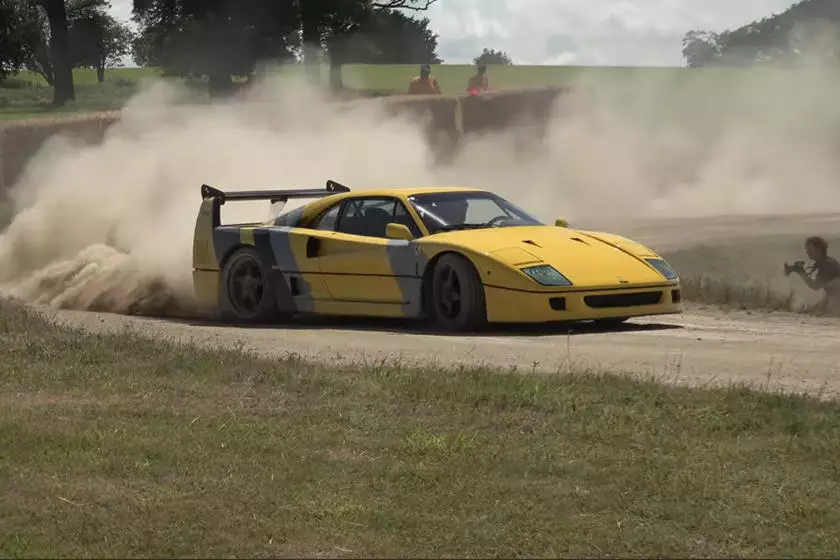 Derive yon Ferrari F40 sou pousyè tè sanble yon eksplozyon 18386_1