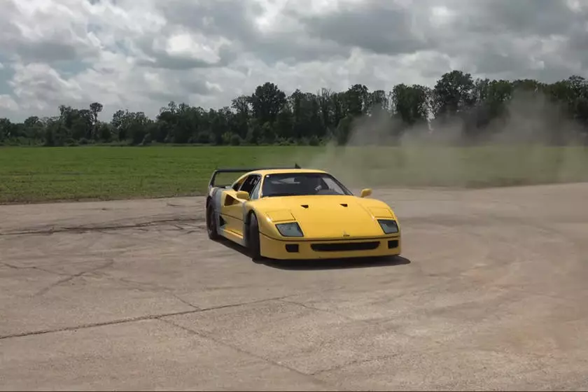 Ferrari F40 driftimine poris näeb välja nagu lööklaine 18386_2