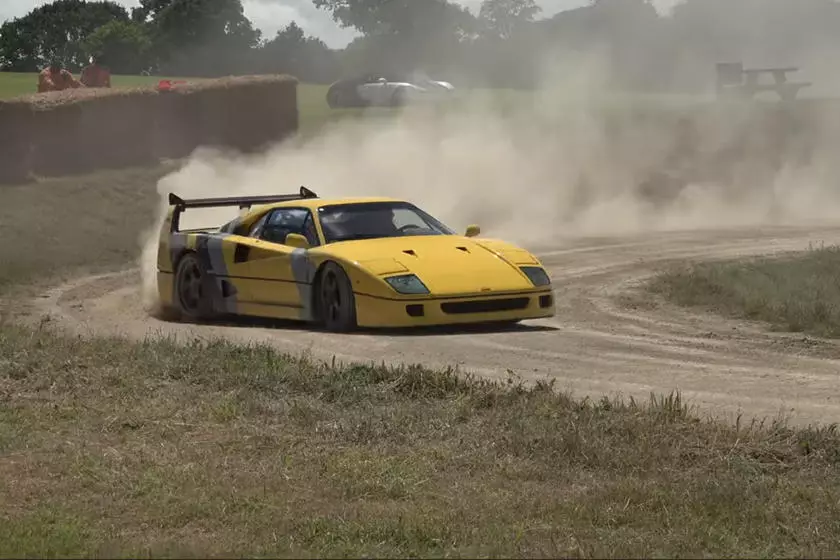 At drive en Ferrari F40 på snavs ligner en eksplosion 18386_4