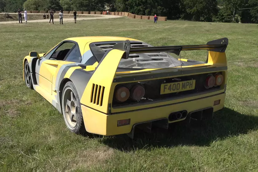 Ku-qaadista Ferrari F40 ee wasakhda waxay u egtahay qarax 18386_6