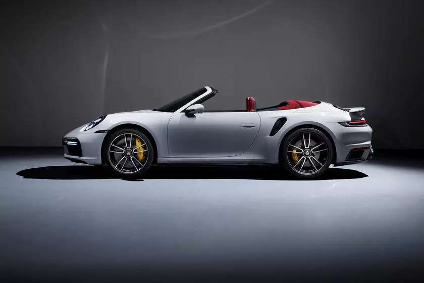 2021. gada Porsche 911 Turbo kabrioleta pirmā izskata apskats: Supercar Hunter bez augšpuses 18412_3