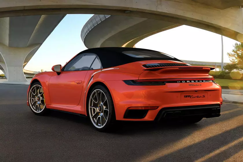 2021 Porsche 911 Turbo Cabrioletning birinchi ko'rinishi: Ko'psiz superkar ovchisi 18412_6