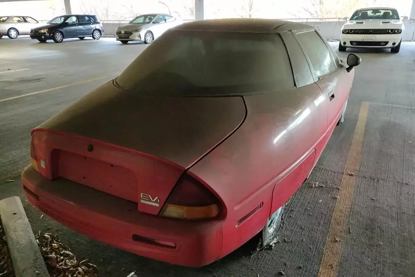 Lächerlech Selten GM EV1 fonnt Verloosser am Parking Garage 18451_3