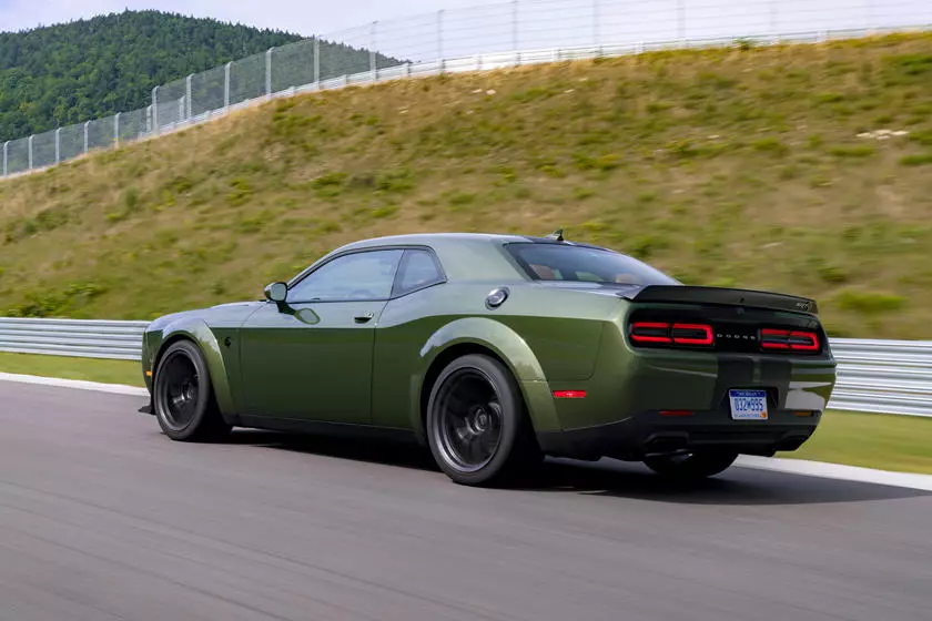 2019-2020 Dodge Challenger SRT Hellcat የኋላ እይታ መንዳት