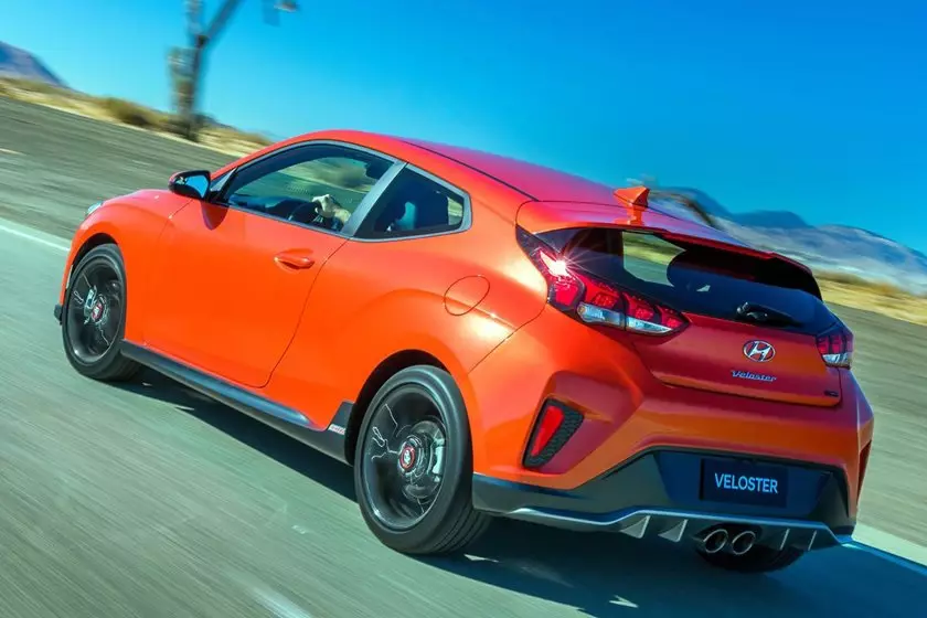 Primul studiu al Hyundai Veloster 2019: trei uși și toată distracția 18549_2