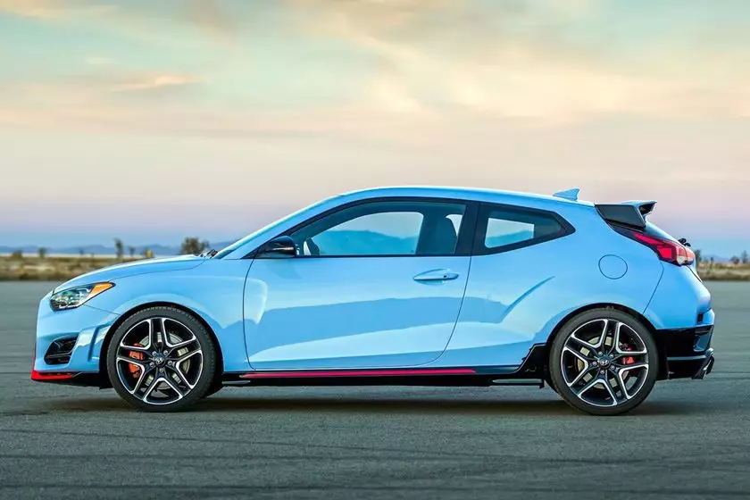 2019-يىللىق Hyundai Veloster تۇنجى كۆرۈنۈش ئوبزورى: ئۈچ ئىشىك ۋە بارلىق قىزىقارلىق ئىشلار 18549_4