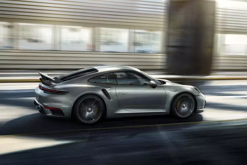 Преглед на прв поглед на Porsche 911 Turbo S Coupe од 2021 година: невидена моќ 18618_12