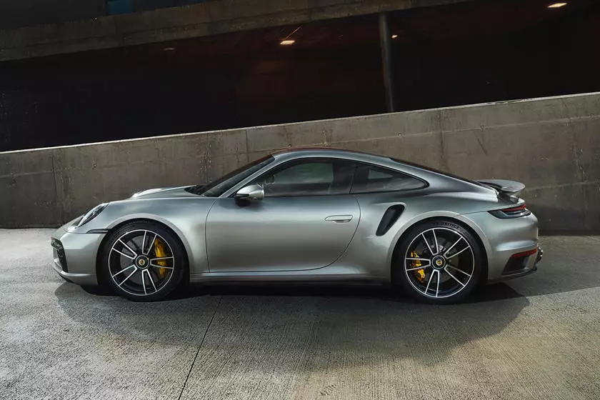 Преглед на прв поглед на Porsche 911 Turbo S Coupe од 2021 година: невидена моќ 18618_15