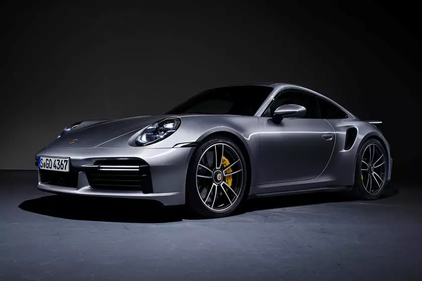 2021 Porsche 911 Turbo S Coupe Mapitio ya Muonekano wa Kwanza: Nguvu Isiyo na Kifani 18618_17