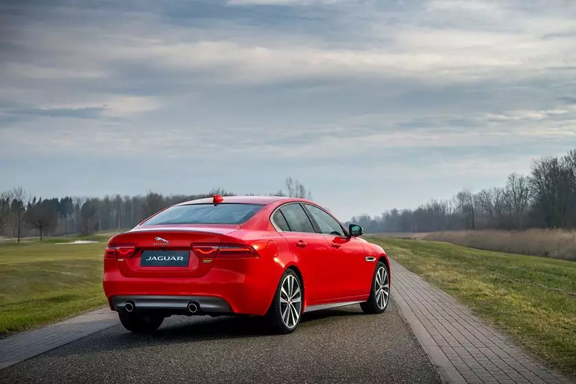 विशेष संस्करण Jaguar XE Sport 300 ले अद्वितीय ल्याप रेकर्ड सेट गर्दछ 18689_9