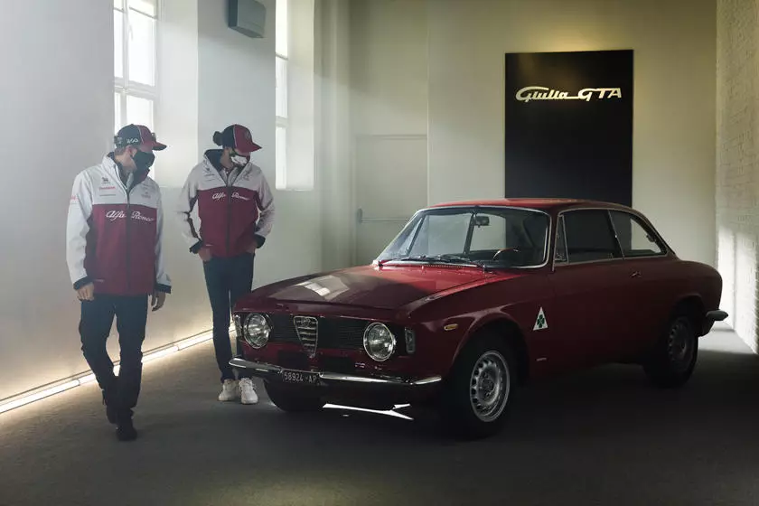 Sledujte F1 Drivers Hoon The Alfa Romeo Giulia GTA 18697_8