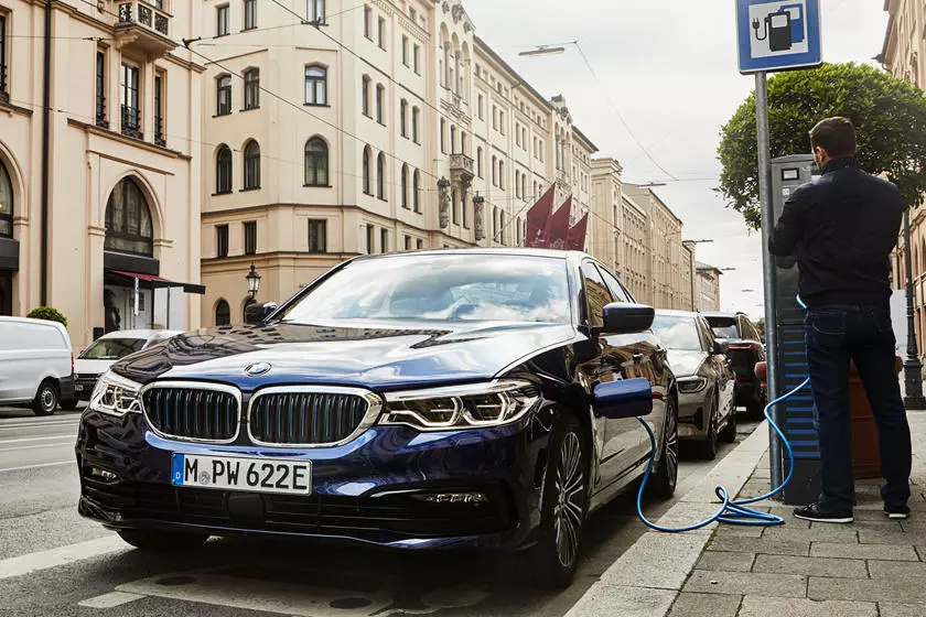 Tesla barre egiten ari da BMWren 5 serieko azken eguneraketaz 18738_2