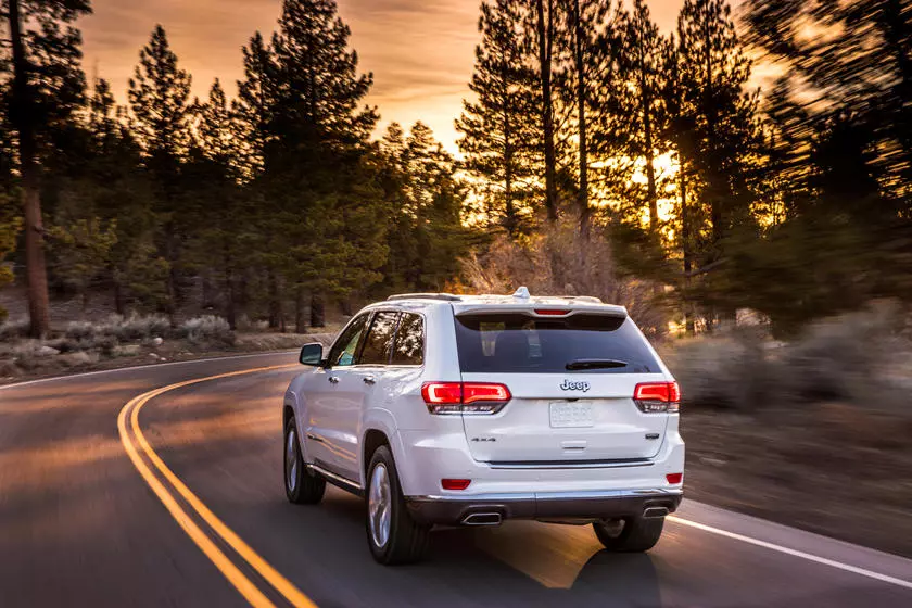 2017-2020 Jeep Grand Cherokee Driving Back View