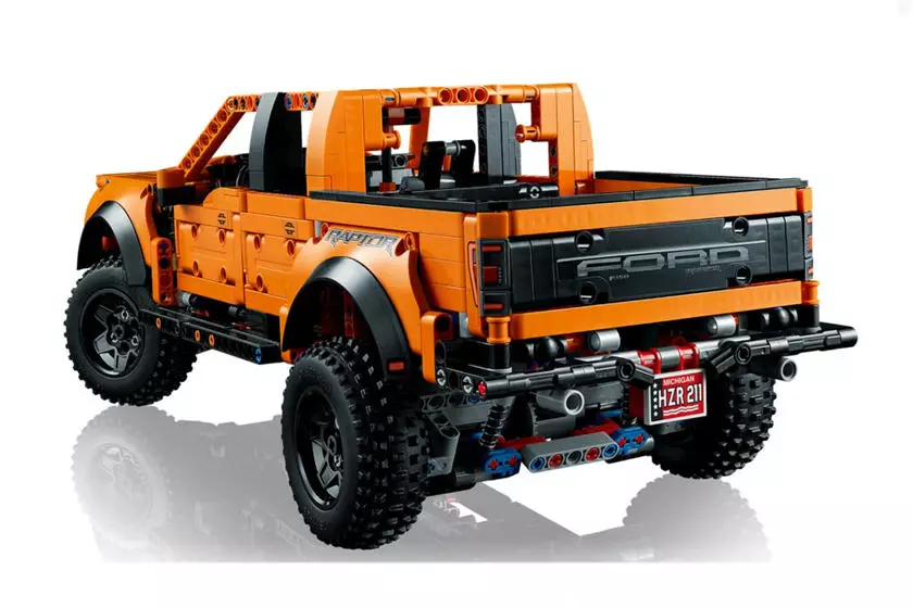 Lego's Ford F-150 Raptor Teeb tau nthuav dav heev 18745_2