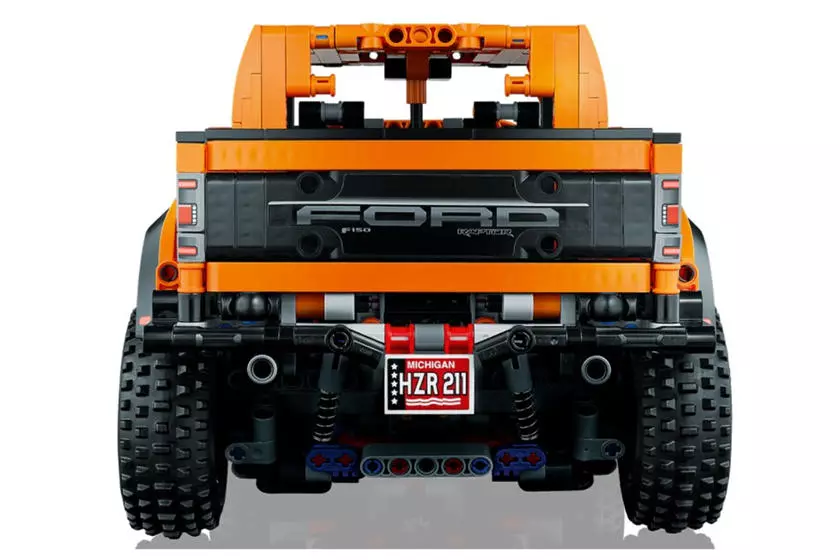 Lego Ford F-150 Raptor set je vrlo detaljan 18745_4