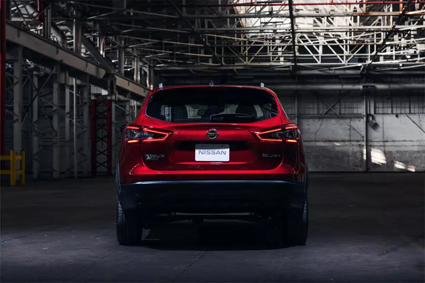 Vista trasera del Nissan Rogue Sport 2020