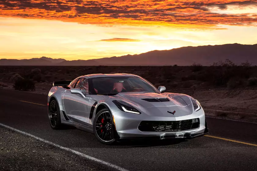 2014-2019 Chevrolet Corvette Stingray Coupe ទិដ្ឋភាពមុំខាងមុខ