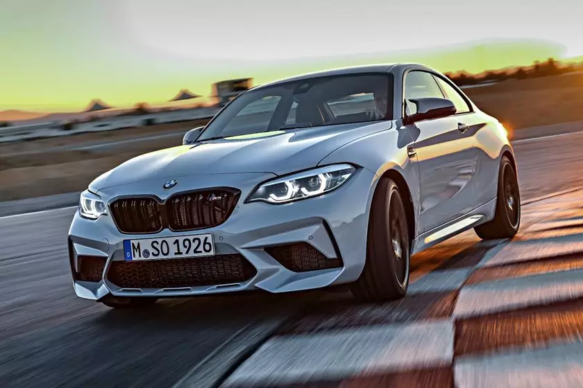 لا يزال من الممكن أن تصل سيارة BMW M2 CSL فائقة الخفة في عام 2021 18841_1