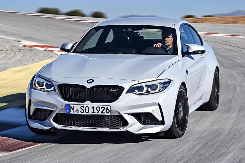 لا يزال من الممكن أن تصل سيارة BMW M2 CSL فائقة الخفة في عام 2021 18841_5