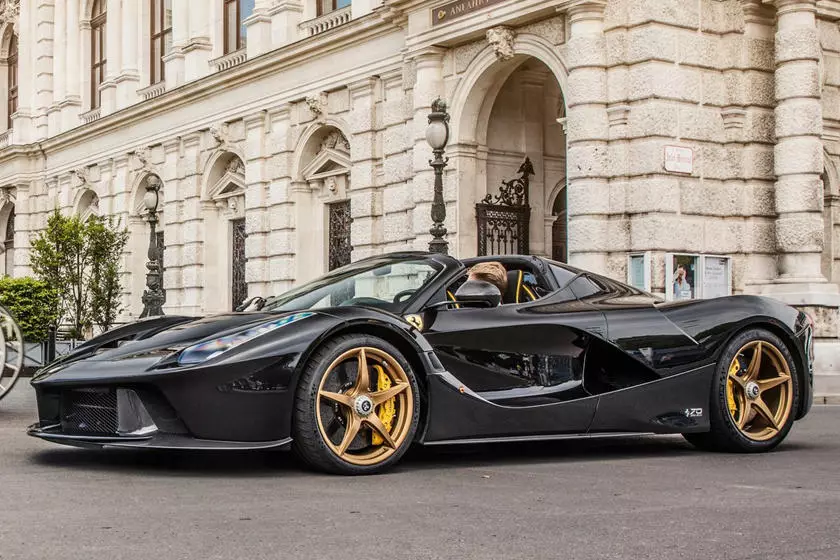 Waa maxay sababta Matoorka LaFerrari uu uga qiimo badan yahay LABA 812 Superfasts? 18936_8