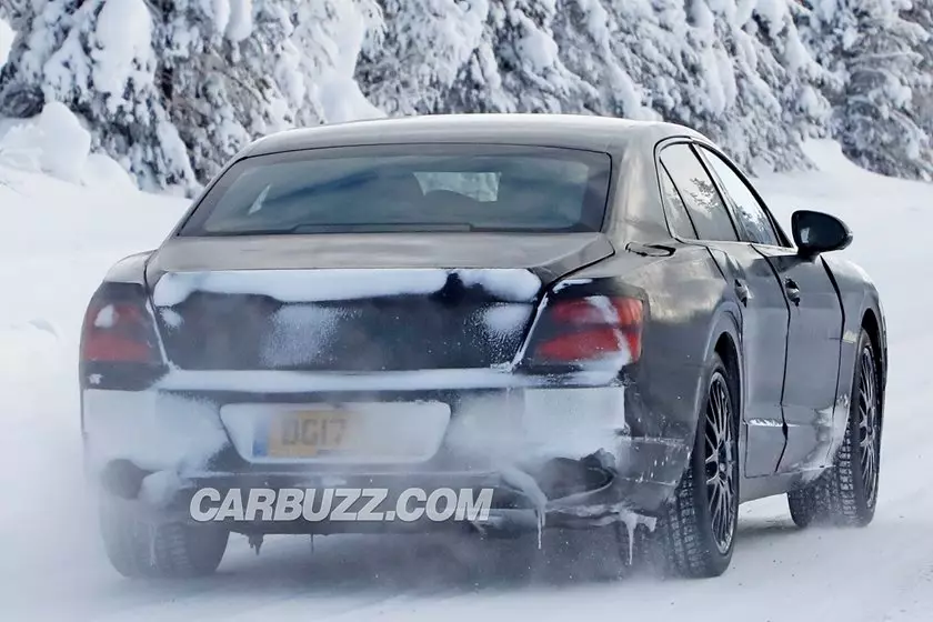 Nové Bentley Flying Spur představuje pro naše špionážní kamery 18943_12