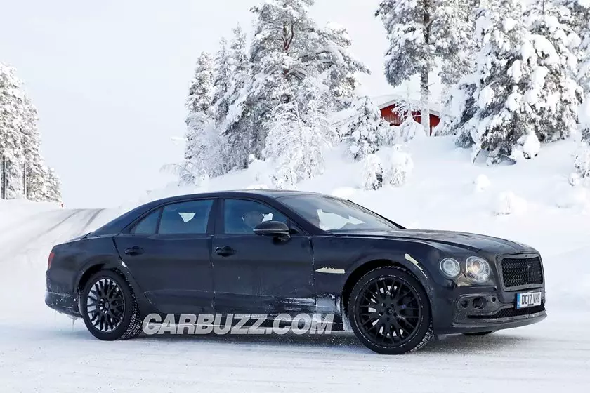 Nové Bentley Flying Spur představuje pro naše špionážní kamery 18943_6