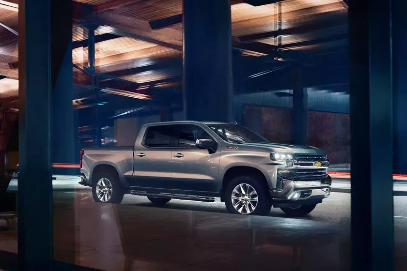 Zbulohen numrat e kuajfuqive dhe çift rrotullues të Chevrolet Silverado 2019 18965_9