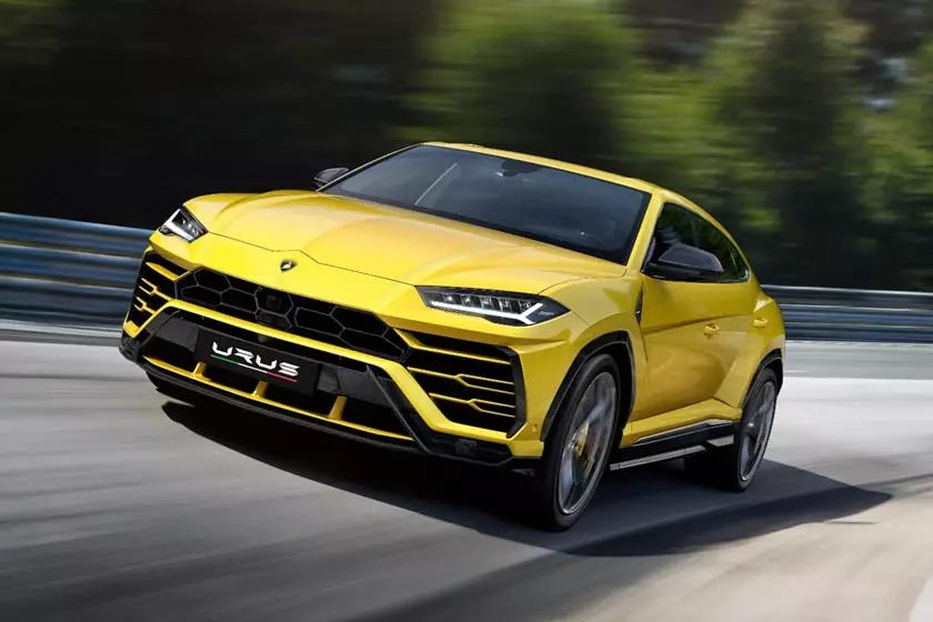 2019-2020 Lamborghini Urus Front View Driving