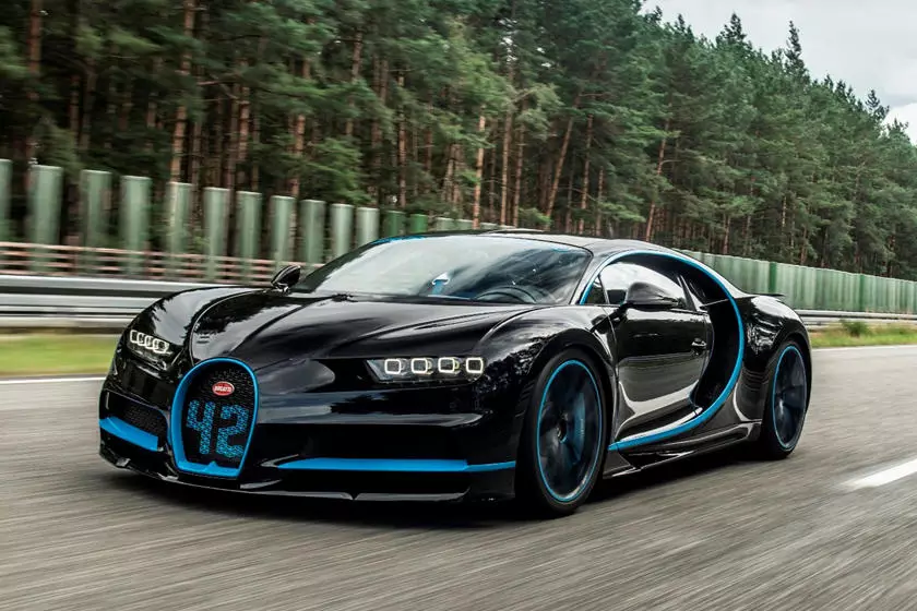 2016 Bugatti Chiron Coupe Front View Driving