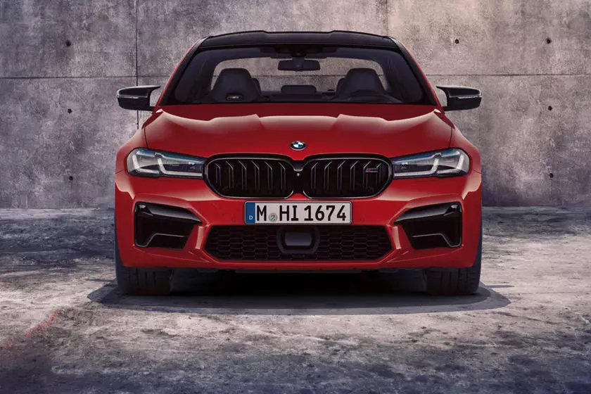 2021-2022 BMW M5 Sedan Straight-Ahead Anggulo