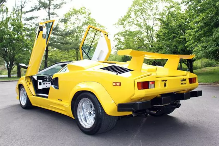 Ez az 1988-as Lamborghini Countach mindössze 8500 mérföldet ment